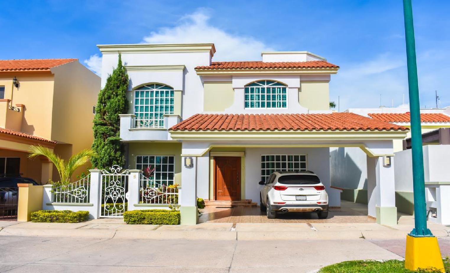 HERMOSA CASA EN EXCLUSIVO COTO RESIDENCIAL - Remax Sunset Eagle